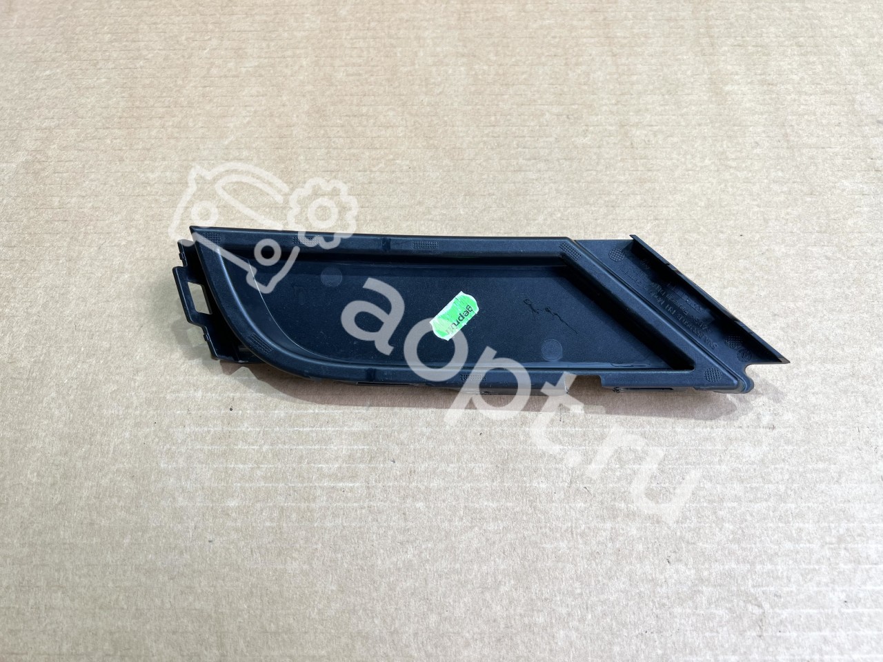 Вставка в правую решетку переднего бампера Volkswagen Tiguan 2 R-Line ...