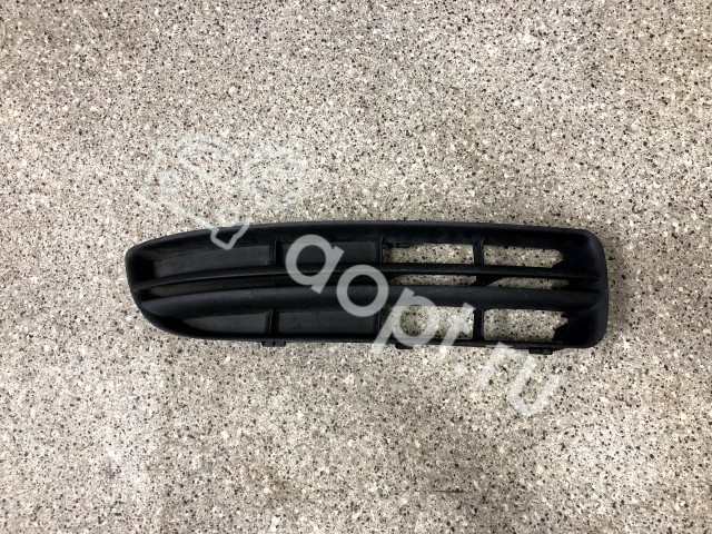 Решетка переднего бампера правая Skoda Superb (3U0853666) - купить в Москве